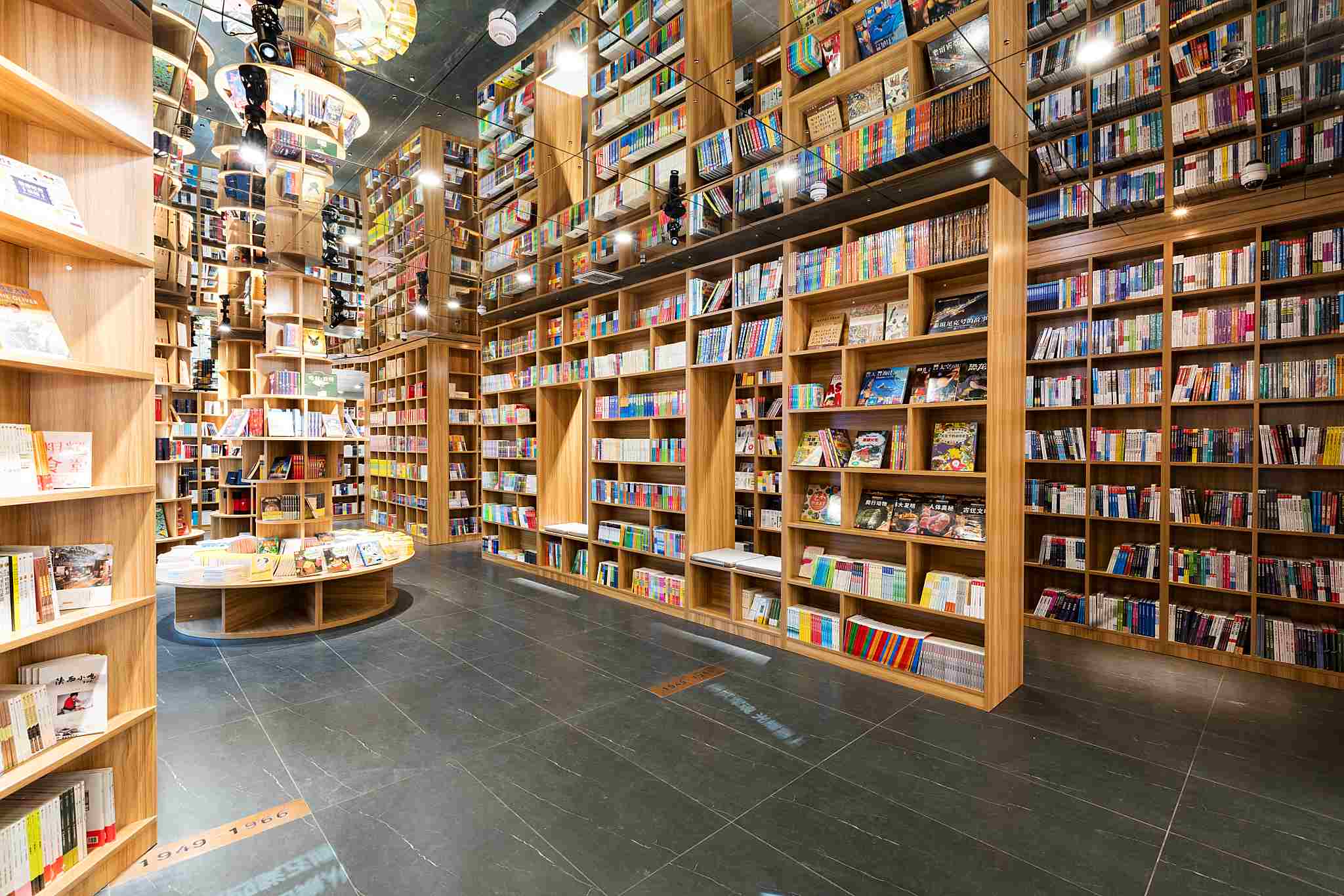 实体书店行业历史与前景分析以下信息要了解！加盟星百度招商加盟服务平台